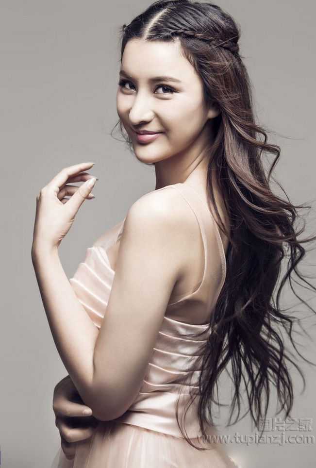 身穿开叉连衣裙的超性感2.5d美女锋芒毕露高清手机壁纸-mm171美女图片