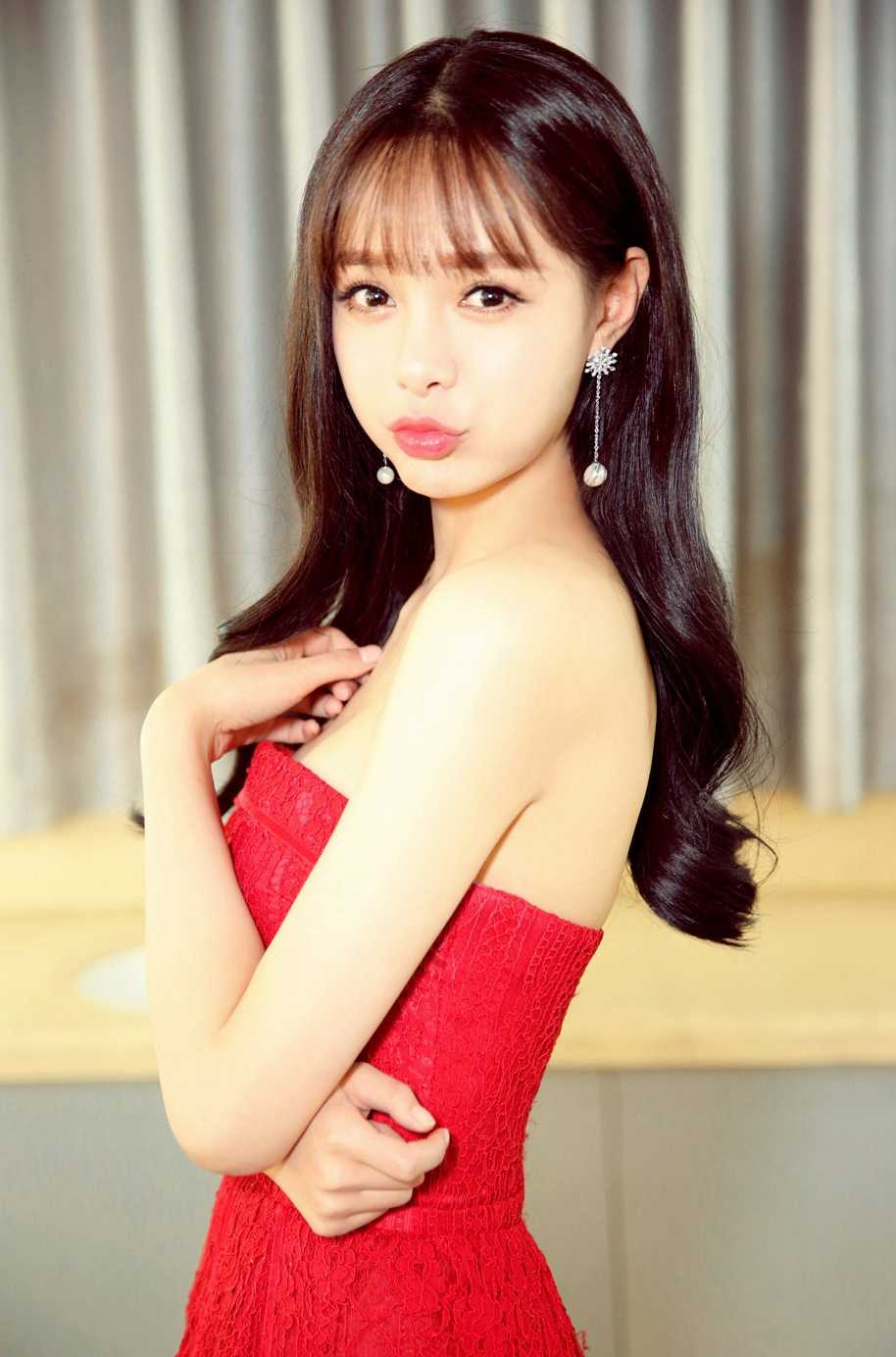 沈梦辰红色礼服尽显女神风范情人节写真-mm171美女图片